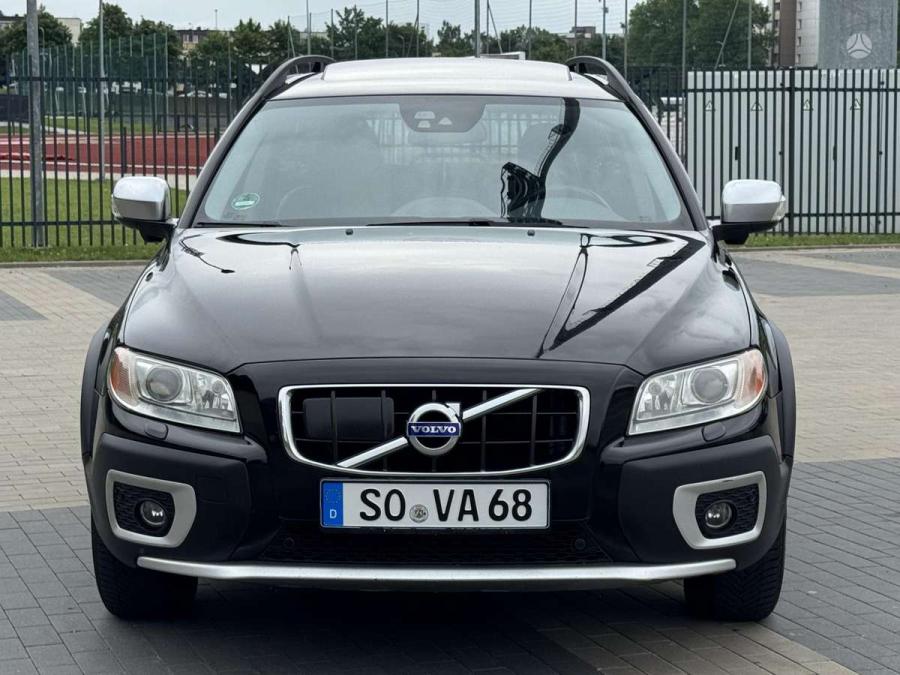 Black Volvo XC70 2013 in Jonava, with an engine capacity of 2.40 L and mileage of 312 thousand km for 10499 €, photo 4 on AUTOMOTO.COM.LV