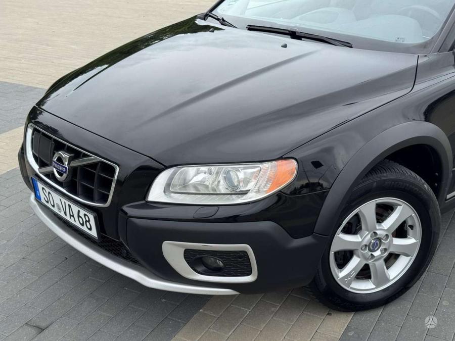 Black Volvo XC70 2013 in Jonava, with an engine capacity of 2.40 L and mileage of 312 thousand km for 10499 €, photo 6 on AUTOMOTO.COM.LV