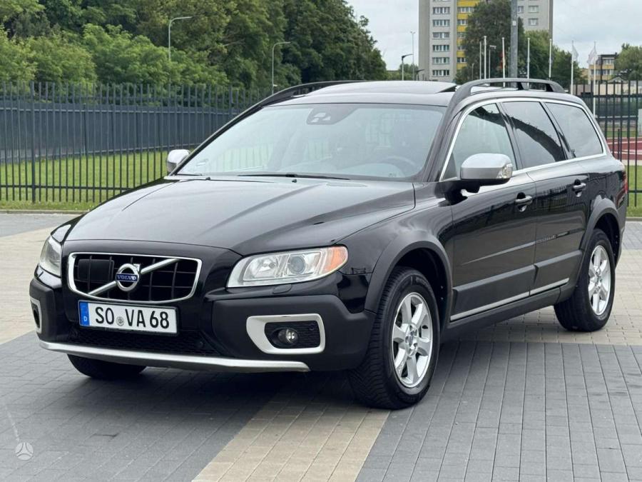 Black Volvo XC70 2013 in Jonava, with an engine capacity of 2.40 L and mileage of 312 thousand km for 10499 €, photo 7 on AUTOMOTO.COM.LV