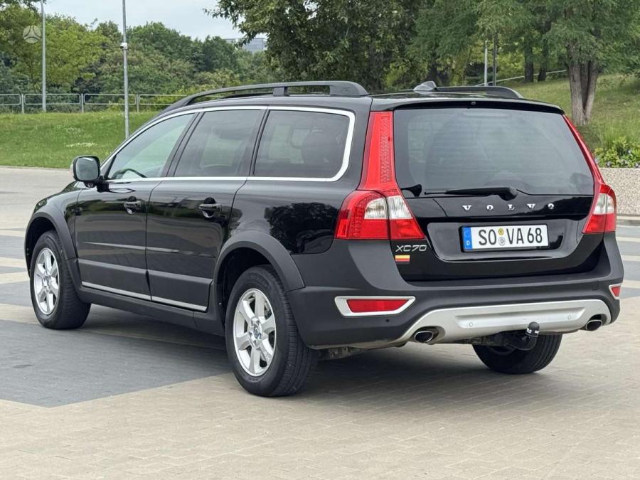 Black Volvo XC70 2013 in Jonava, with an engine capacity of 2.40 L and mileage of 312 thousand km for 10499 €, photo 10 on AUTOMOTO.COM.LV