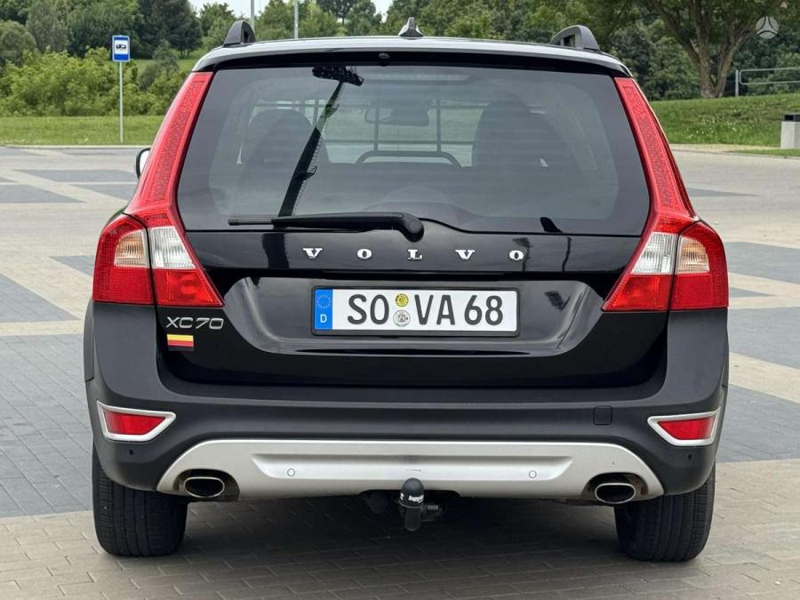 Black Volvo XC70 2013 in Jonava, with an engine capacity of 2.40 L and mileage of 312 thousand km for 10499 €, photo 11 on AUTOMOTO.COM.LV