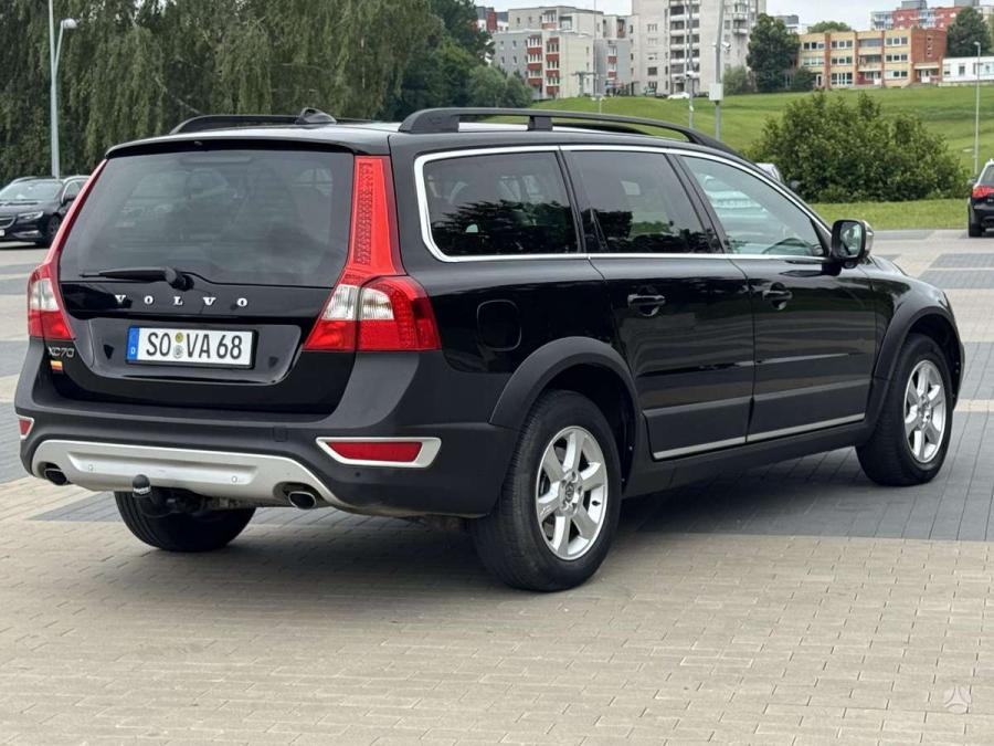 Black Volvo XC70 2013 in Jonava, with an engine capacity of 2.40 L and mileage of 312 thousand km for 10499 €, photo 12 on AUTOMOTO.COM.LV