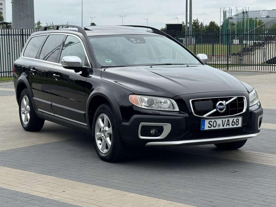 Black Volvo XC70 2013 in Jonava, with an engine capacity of 2.40 L and mileage of 312 thousand km for 10499 €, photo 13 on AUTOMOTO.COM.LV