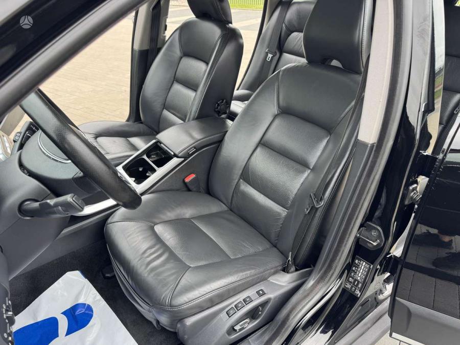 Black Volvo XC70 2013 in Jonava, with an engine capacity of 2.40 L and mileage of 312 thousand km for 10499 €, photo 14 on AUTOMOTO.COM.LV