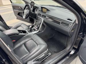 Black Volvo XC70 2013 in Jonava, with an engine capacity of 2.40 L and mileage of 312 thousand km for 10499 €, photo 19 on AUTOMOTO.COM.LV
