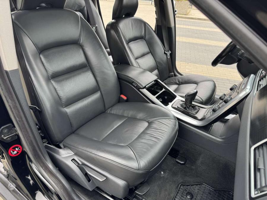 Black Volvo XC70 2013 in Jonava, with an engine capacity of 2.40 L and mileage of 312 thousand km for 10499 €, photo 20 on AUTOMOTO.COM.LV