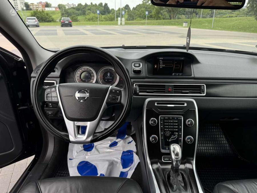 Black Volvo XC70 2013 in Jonava, with an engine capacity of 2.40 L and mileage of 312 thousand km for 10499 €, photo 25 on AUTOMOTO.COM.LV