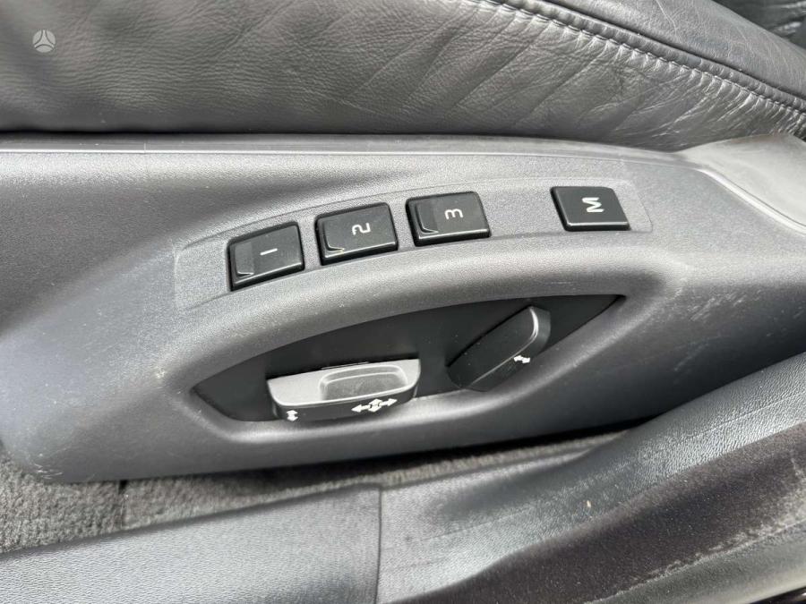 Black Volvo XC70 2013 in Jonava, with an engine capacity of 2.40 L and mileage of 312 thousand km for 10499 €, photo 28 on AUTOMOTO.COM.LV