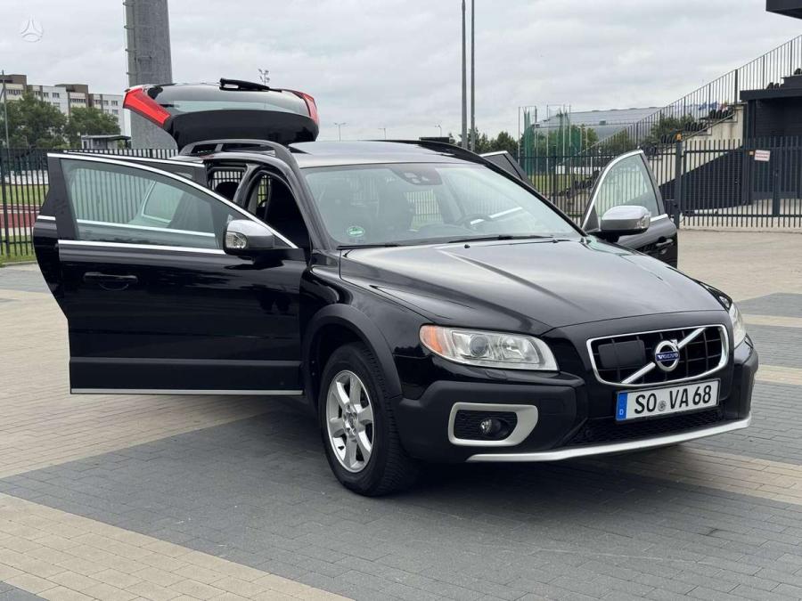 Black Volvo XC70 2013 in Jonava, with an engine capacity of 2.40 L and mileage of 312 thousand km for 10499 €, photo 29 on AUTOMOTO.COM.LV