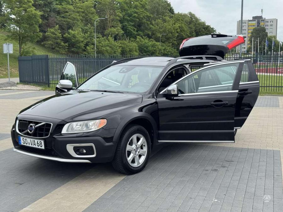 Black Volvo XC70 2013 in Jonava, with an engine capacity of 2.40 L and mileage of 312 thousand km for 10499 €, photo 30 on AUTOMOTO.COM.LV