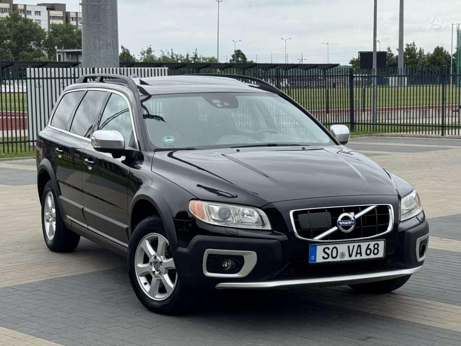 Black Volvo XC70 2013 in Jonava, with an engine capacity of 2.40 L and mileage of 312 thousand km for 10499 €, photo 33 on AUTOMOTO.COM.LV