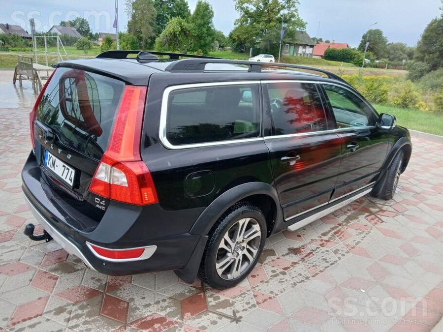 Melns Volvo XC70 2013 Ludza, ar dzinēja tilpumu 2.40 L un nobraukumu 204 tūkst. km par 8500 €, foto 4 vietnē AUTOMOTO.COM.LV