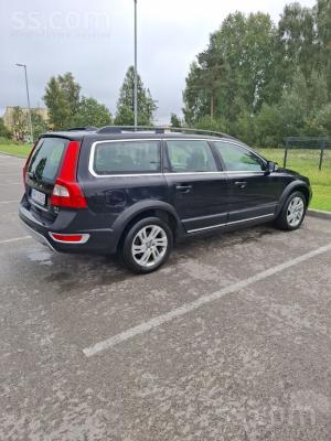 Melns Volvo XC70 2013 Aizkraukle, ar dzinēja tilpumu 2.40 L un nobraukumu 305 tūkst. km par 9300 €, foto  vietnē AUTOMOTO.COM.LV