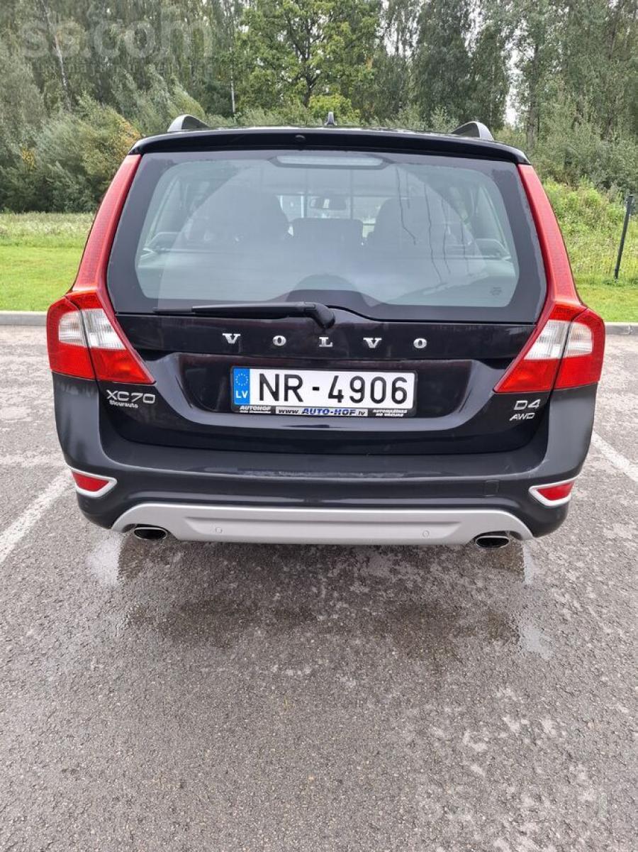 Melns Volvo XC70 2013 Aizkraukle, ar dzinēja tilpumu 2.40 L un nobraukumu 305 tūkst. km par 9300 €, foto 3 vietnē AUTOMOTO.COM.LV