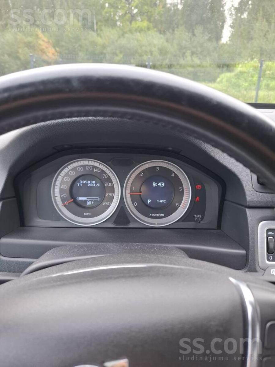 Melns Volvo XC70 2013 Aizkraukle, ar dzinēja tilpumu 2.40 L un nobraukumu 305 tūkst. km par 9300 €, foto 8 vietnē AUTOMOTO.COM.LV