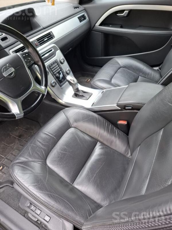 Melns Volvo XC70 2013 Aizkraukle, ar dzinēja tilpumu 2.40 L un nobraukumu 305 tūkst. km par 9300 €, foto 10 vietnē AUTOMOTO.COM.LV