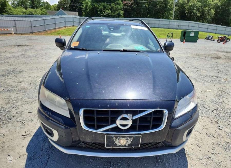 Black Volvo XC70 2013 in Siauliai, with an engine capacity of 2.95 L and mileage of 320 thousand km for 5900 €, photo 6 on AUTOMOTO.COM.LV