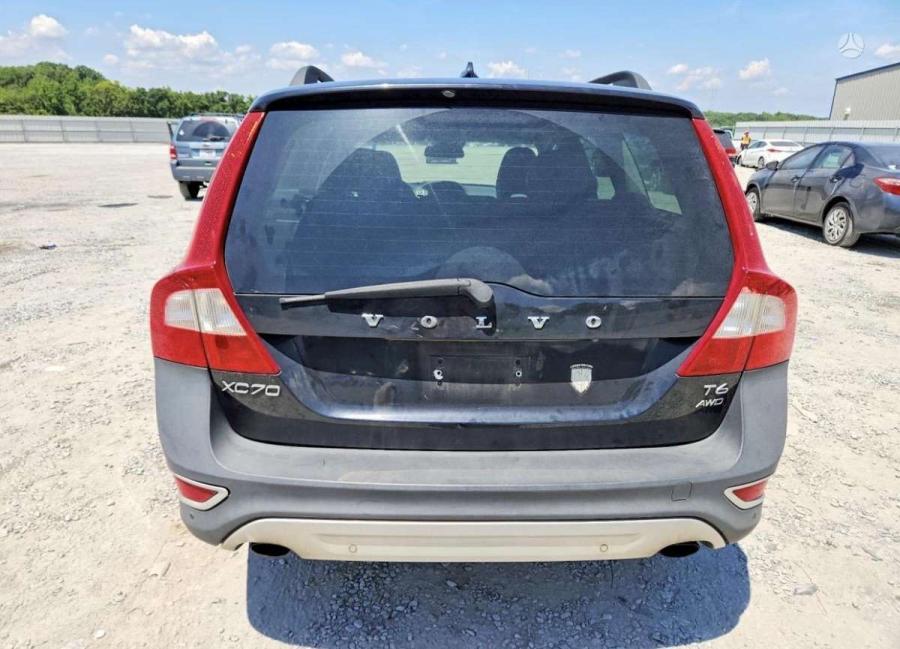 Black Volvo XC70 2013 in Siauliai, with an engine capacity of 2.95 L and mileage of 320 thousand km for 5900 €, photo 7 on AUTOMOTO.COM.LV