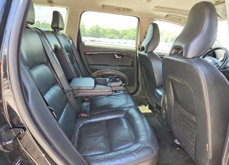 Black Volvo XC70 2013 in Siauliai, with an engine capacity of 2.95 L and mileage of 320 thousand km for 5900 €, photo 11 on AUTOMOTO.COM.LV