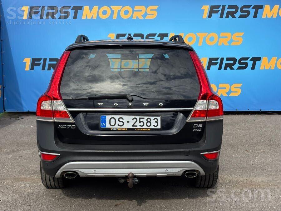 Black Volvo XC70 2013 in Riga, with an engine capacity of 2.40 L and mileage of 319 thousand km for 10650 €, photo 5 on AUTOMOTO.COM.LV
