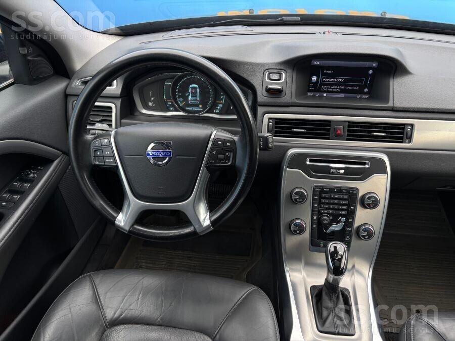 Black Volvo XC70 2013 in Riga, with an engine capacity of 2.40 L and mileage of 319 thousand km for 10650 €, photo 8 on AUTOMOTO.COM.LV