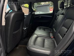 Black Volvo XC70 2013 in Riga, with an engine capacity of 2.40 L and mileage of 319 thousand km for 10650 €, photo 10 on AUTOMOTO.COM.LV
