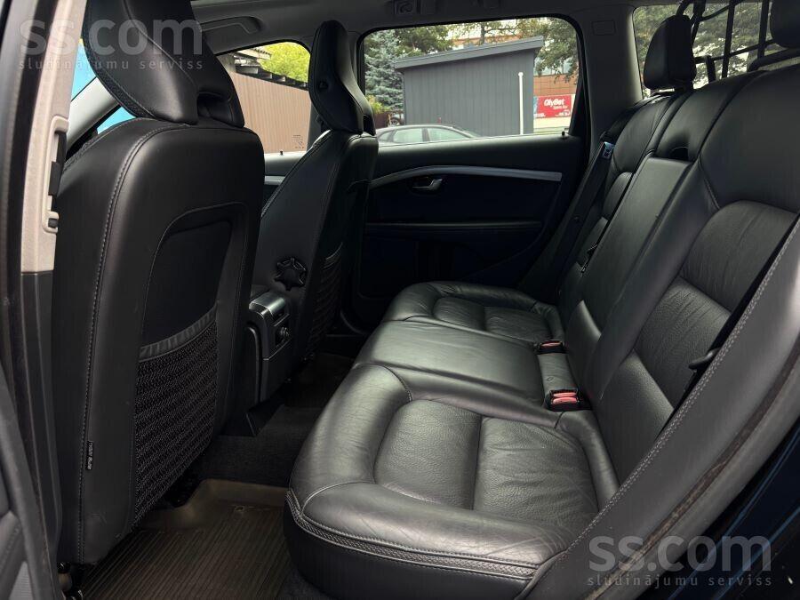 Black Volvo XC70 2013 in Riga, with an engine capacity of 2.40 L and mileage of 319 thousand km for 10650 €, photo 10 on AUTOMOTO.COM.LV