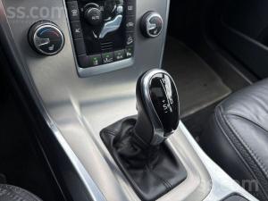 Black Volvo XC70 2013 in Riga, with an engine capacity of 2.40 L and mileage of 319 thousand km for 10650 €, photo 14 on AUTOMOTO.COM.LV