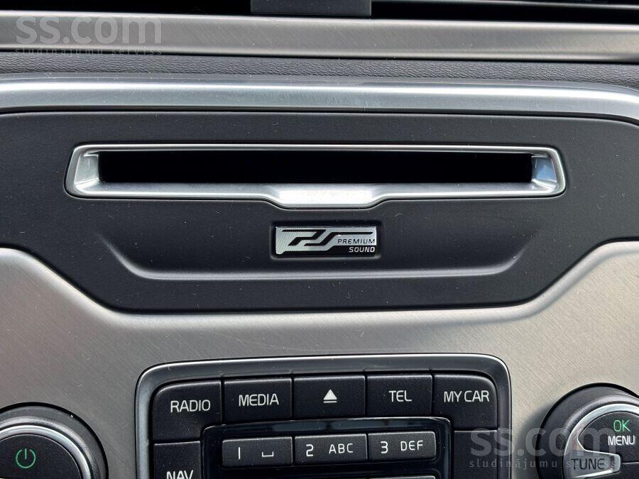 Black Volvo XC70 2013 in Riga, with an engine capacity of 2.40 L and mileage of 319 thousand km for 10650 €, photo 15 on AUTOMOTO.COM.LV
