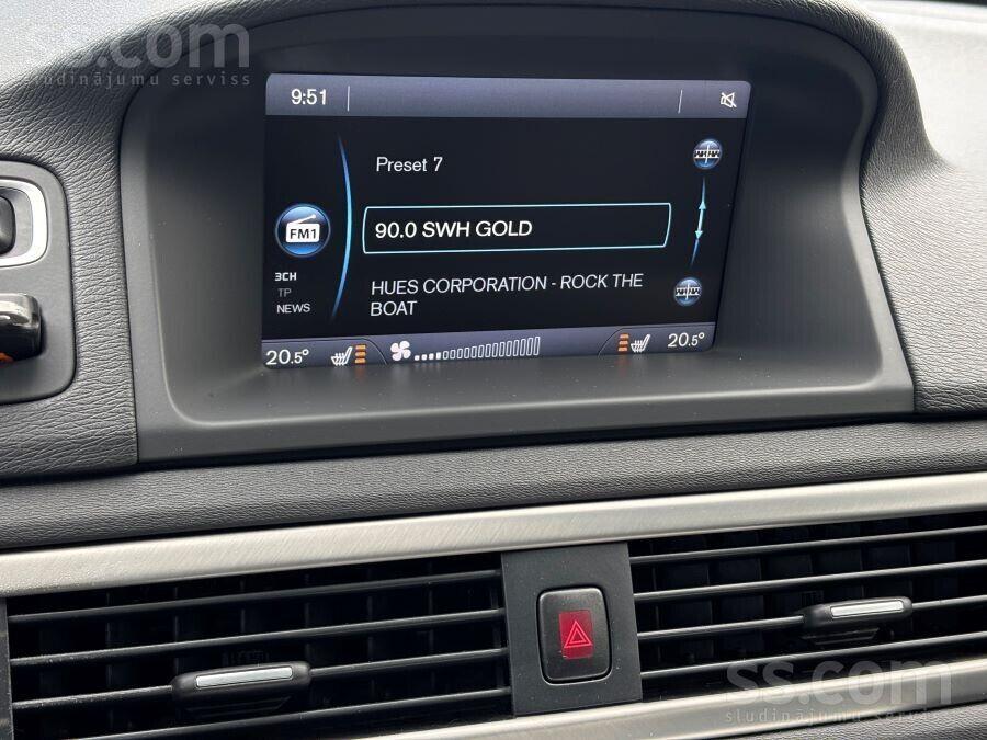 Black Volvo XC70 2013 in Riga, with an engine capacity of 2.40 L and mileage of 319 thousand km for 10650 €, photo 16 on AUTOMOTO.COM.LV
