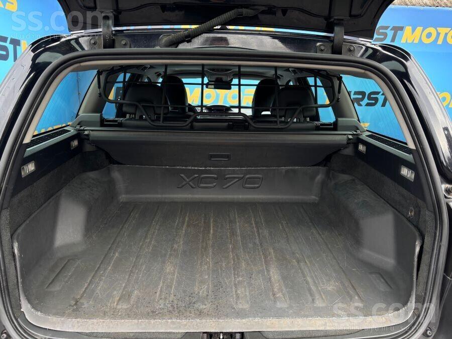 Black Volvo XC70 2013 in Riga, with an engine capacity of 2.40 L and mileage of 319 thousand km for 10650 €, photo 19 on AUTOMOTO.COM.LV