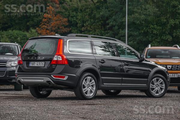 Volvo XC70 2013 in Riga on AUTOMOTO.COM.LV Black Volvo XC70 2013 in Riga, with an engine capacity of 2.40 L and mileage of 305 thousand km for 7990 €, photo 5 on AUTOMOTO.COM.LV