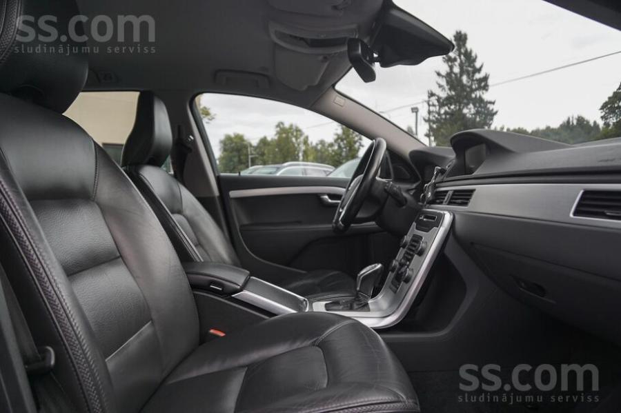 Melns Volvo XC70 2013 Rīga, ar dzinēja tilpumu 2.40 L un nobraukumu 305 tūkst. km par 7990 €, foto 7 vietnē AUTOMOTO.COM.LV