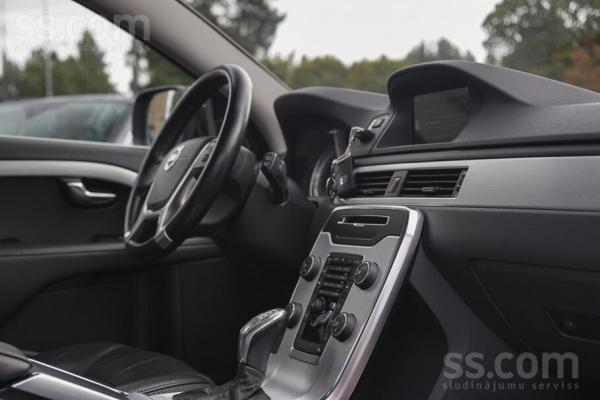 Volvo XC70 2013 in Riga on AUTOMOTO.COM.LV Black Volvo XC70 2013 in Riga, with an engine capacity of 2.40 L and mileage of 305 thousand km for 7990 €, photo 9 on AUTOMOTO.COM.LV