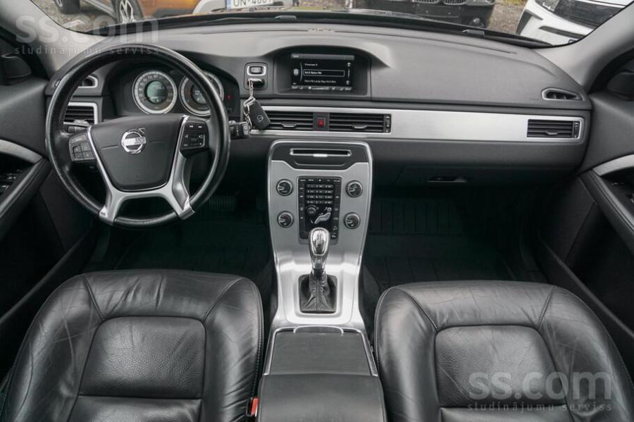 Melns Volvo XC70 2013 Rīga, ar dzinēja tilpumu 2.40 L un nobraukumu 305 tūkst. km par 7990 €, foto 11 vietnē AUTOMOTO.COM.LV