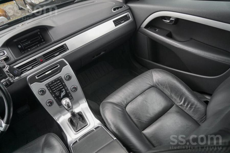 Melns Volvo XC70 2013 Rīga, ar dzinēja tilpumu 2.40 L un nobraukumu 305 tūkst. km par 7990 €, foto 12 vietnē AUTOMOTO.COM.LV