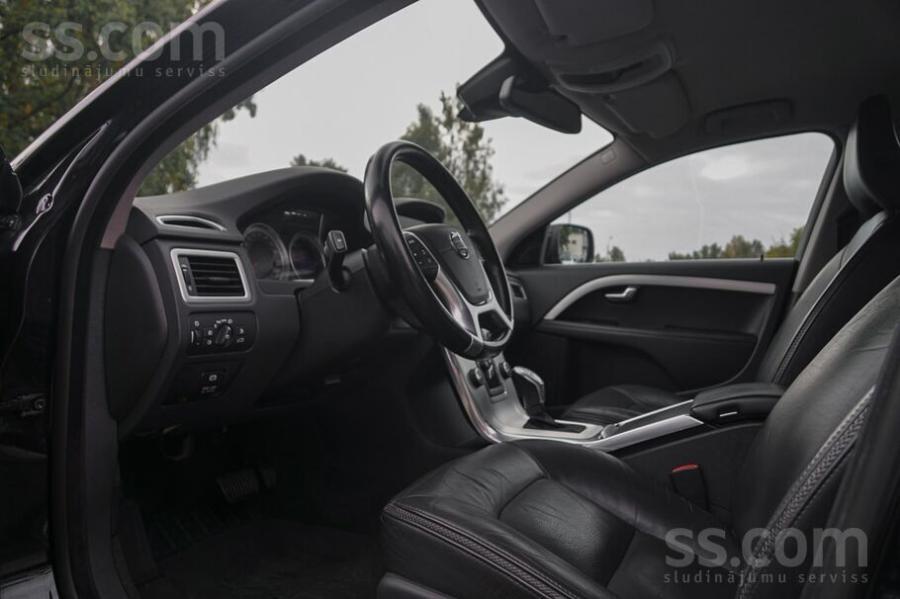 Melns Volvo XC70 2013 Rīga, ar dzinēja tilpumu 2.40 L un nobraukumu 305 tūkst. km par 7990 €, foto 13 vietnē AUTOMOTO.COM.LV