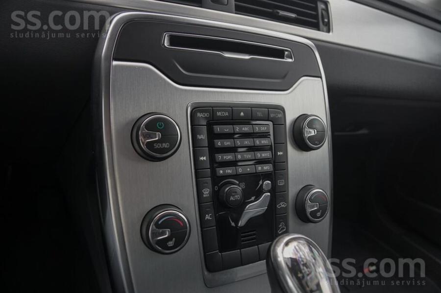 Melns Volvo XC70 2013 Rīga, ar dzinēja tilpumu 2.40 L un nobraukumu 305 tūkst. km par 7990 €, foto 17 vietnē AUTOMOTO.COM.LV