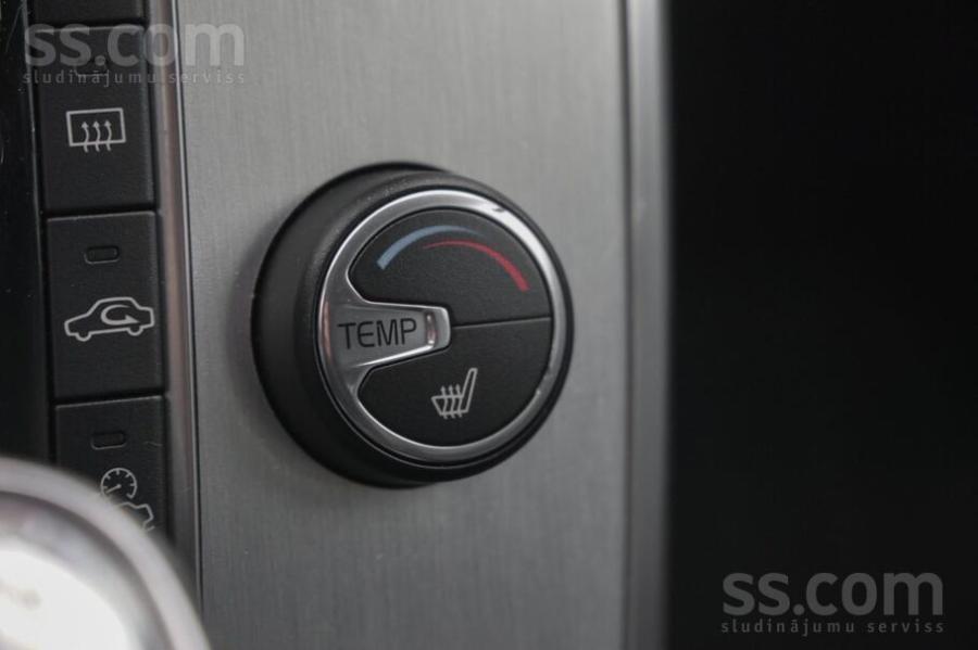 Melns Volvo XC70 2013 Rīga, ar dzinēja tilpumu 2.40 L un nobraukumu 305 tūkst. km par 7990 €, foto 18 vietnē AUTOMOTO.COM.LV