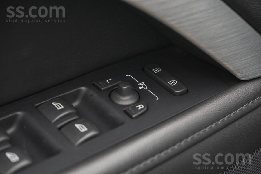 Melns Volvo XC70 2013 Rīga, ar dzinēja tilpumu 2.40 L un nobraukumu 305 tūkst. km par 7990 €, foto 19 vietnē AUTOMOTO.COM.LV