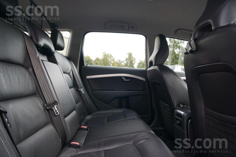 Melns Volvo XC70 2013 Rīga, ar dzinēja tilpumu 2.40 L un nobraukumu 305 tūkst. km par 7990 €, foto 21 vietnē AUTOMOTO.COM.LV