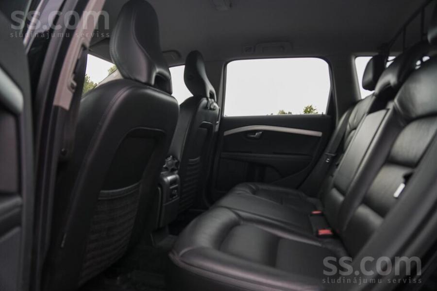 Melns Volvo XC70 2013 Rīga, ar dzinēja tilpumu 2.40 L un nobraukumu 305 tūkst. km par 7990 €, foto 22 vietnē AUTOMOTO.COM.LV