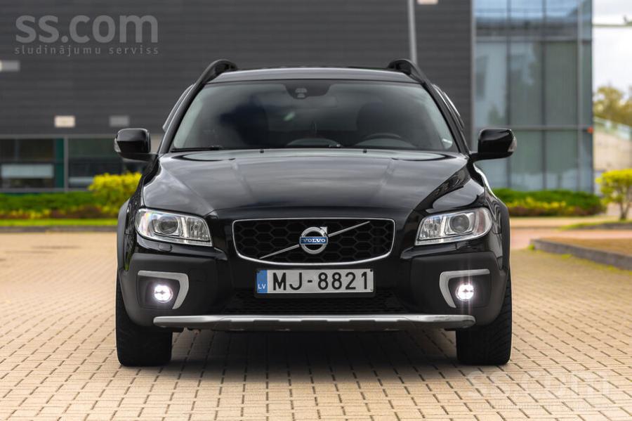 Black Volvo XC70 2013 in Jelgava, with an engine capacity of 2.40 L and mileage of 267 thousand km for 9700 €, photo 1 on AUTOMOTO.COM.LV