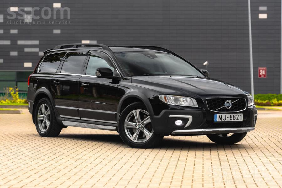 Black Volvo XC70 2013 in Jelgava, with an engine capacity of 2.40 L and mileage of 267 thousand km for 9700 €, photo 4 on AUTOMOTO.COM.LV