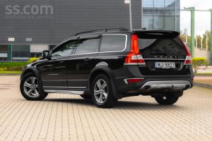 Black Volvo XC70 2013 in Jelgava, with an engine capacity of 2.40 L and mileage of 267 thousand km for 9700 €, photo 6 on AUTOMOTO.COM.LV