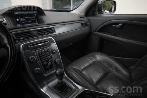 Black Volvo XC70 2013 in Jelgava, with an engine capacity of 2.40 L and mileage of 267 thousand km for 9700 €, photo 8 on AUTOMOTO.COM.LV
