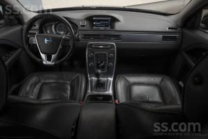 Black Volvo XC70 2013 in Jelgava, with an engine capacity of 2.40 L and mileage of 267 thousand km for 9700 €, photo 9 on AUTOMOTO.COM.LV