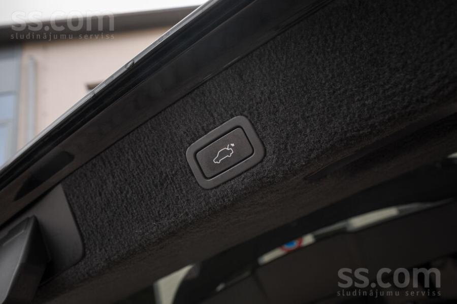 Black Volvo XC70 2013 in Jelgava, with an engine capacity of 2.40 L and mileage of 267 thousand km for 9700 €, photo 11 on AUTOMOTO.COM.LV
