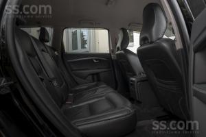 Black Volvo XC70 2013 in Jelgava, with an engine capacity of 2.40 L and mileage of 267 thousand km for 9700 €, photo 13 on AUTOMOTO.COM.LV