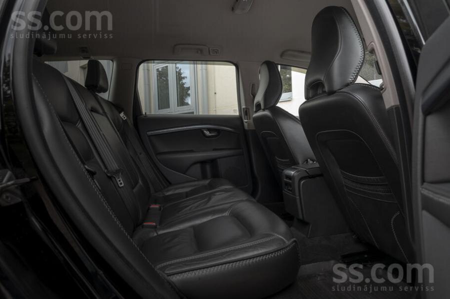 Black Volvo XC70 2013 in Jelgava, with an engine capacity of 2.40 L and mileage of 267 thousand km for 9700 €, photo 13 on AUTOMOTO.COM.LV